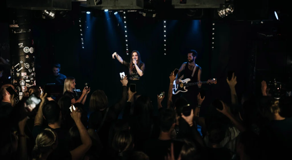 Carla Lina – Pop Sängerin live buchen | Festival & Event Act